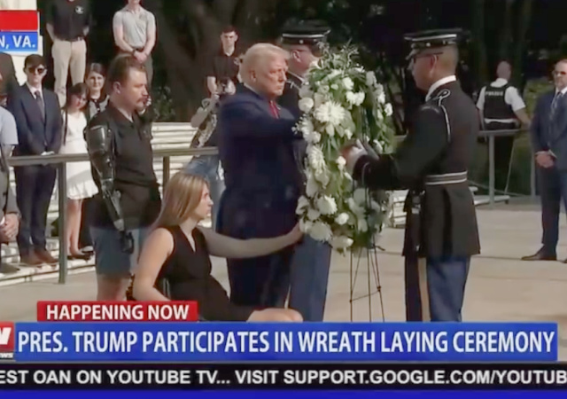 Trump Honors the 13 Fallen Soldiers During Disastrous Afghanistan ...