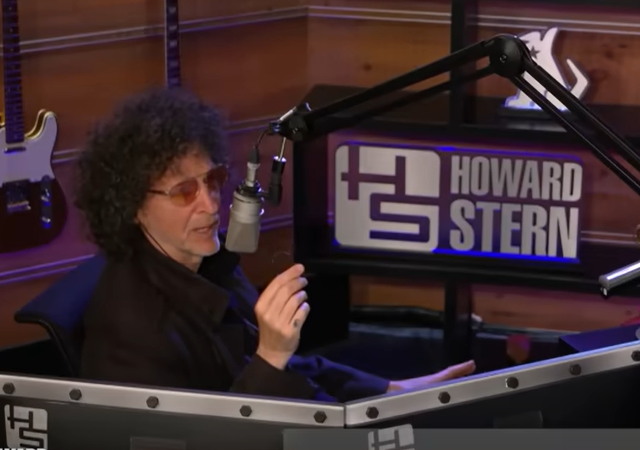 Howard Stern Show May be Next Media Dinosaur to Fall